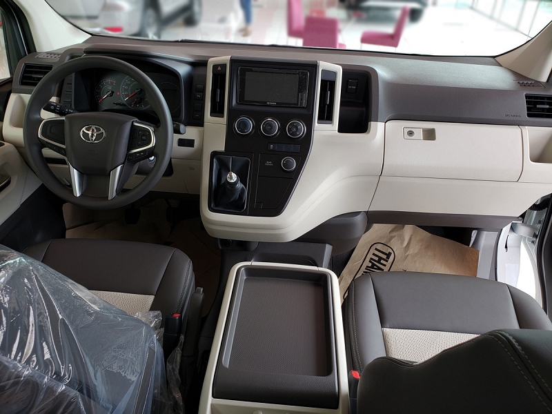 Toyota Hiace Super Grandia Interior